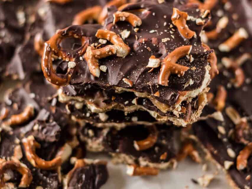 Christmas Ritz Cracker Toffee Recipe - Build Your Bite