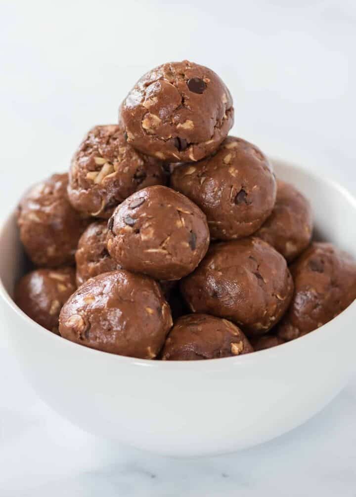 Easy Chocolate Energy Balls Recipe - Build Your Bite