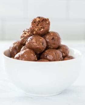 Easy Chocolate Energy Balls Recipe - Build Your Bite
