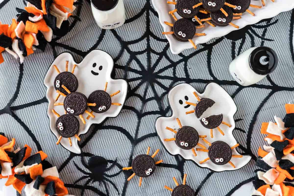 Easy Oreo Spiders for Halloween - Build Your Bite