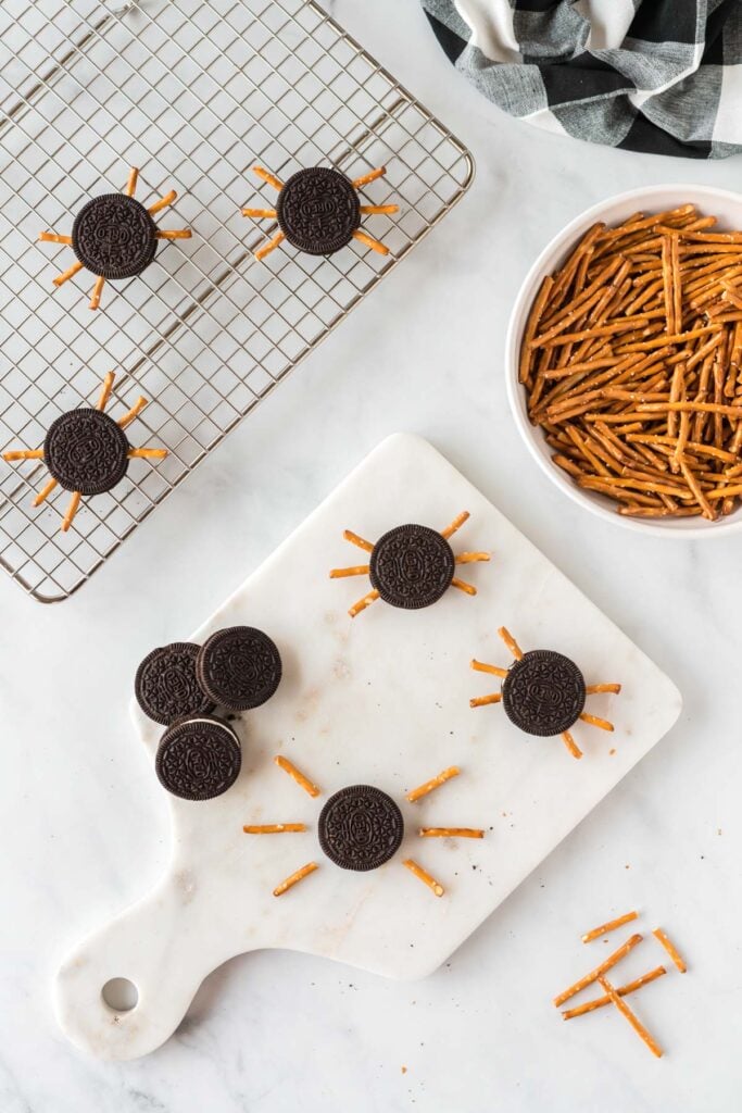 Easy Oreo Spiders for Halloween - Build Your Bite