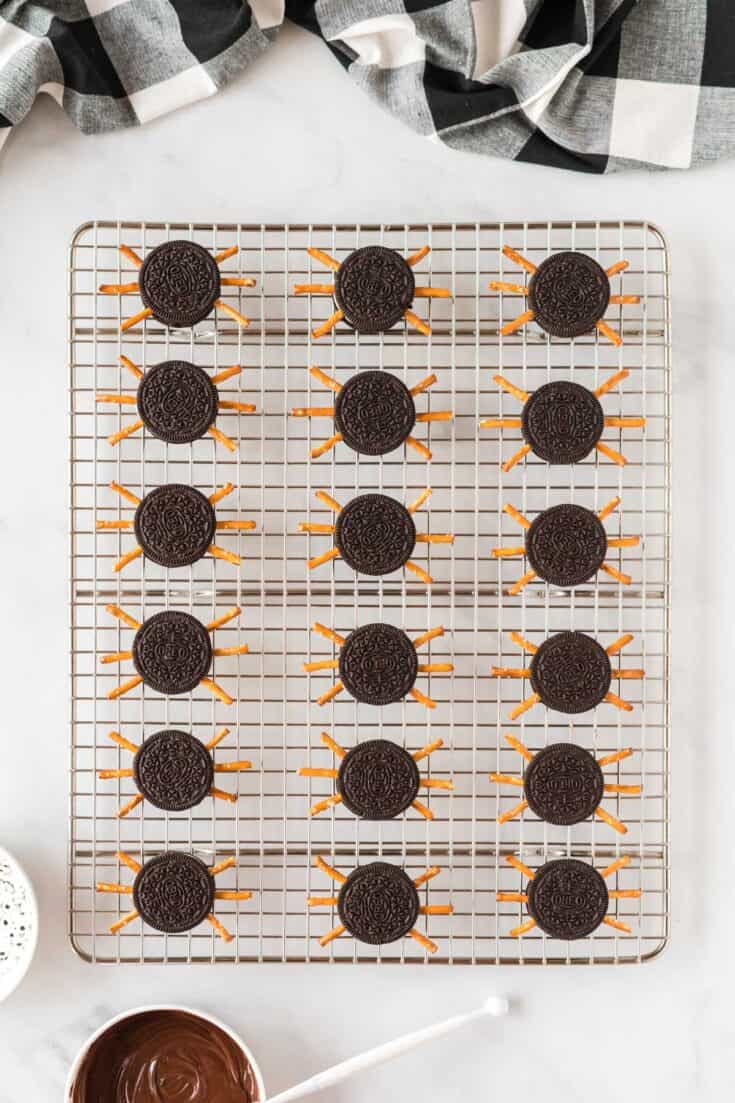 Easy Oreo Spiders for Halloween - Build Your Bite