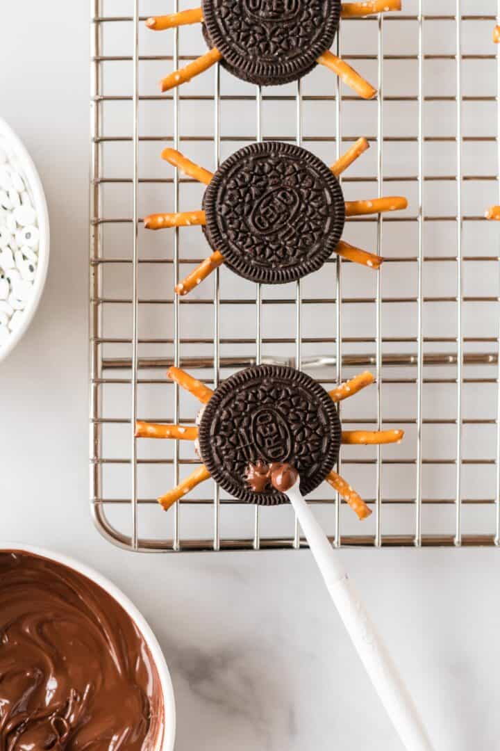 Easy Oreo Spiders for Halloween - Build Your Bite