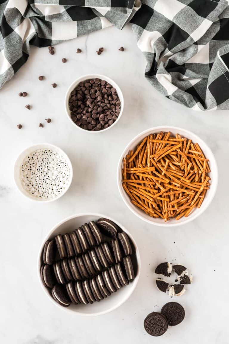 Easy Oreo Spiders for Halloween - Build Your Bite