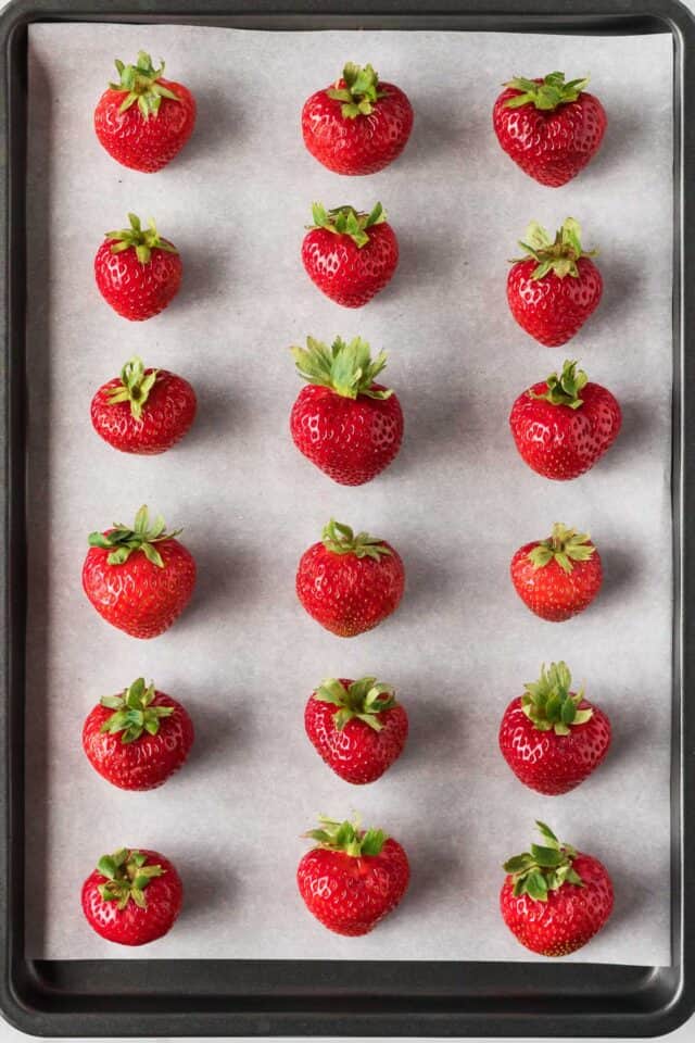 Strawberry Ghosts Recipe for Halloween - Build Your Bite