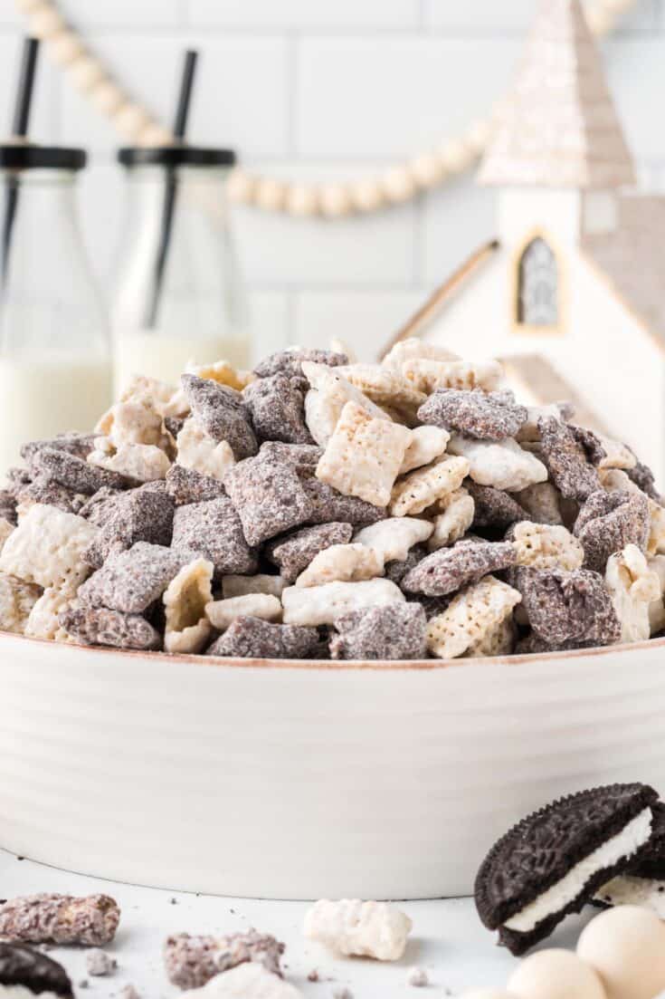 Cookies and Cream Muddy Buddies - Build Your Bite
