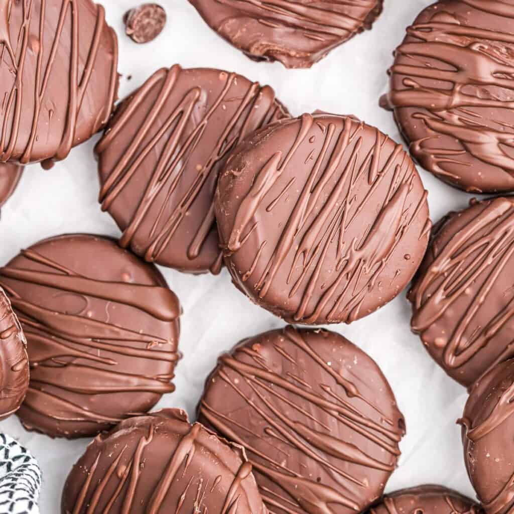 White Chocolate Covered Oreos - Build Your Bite